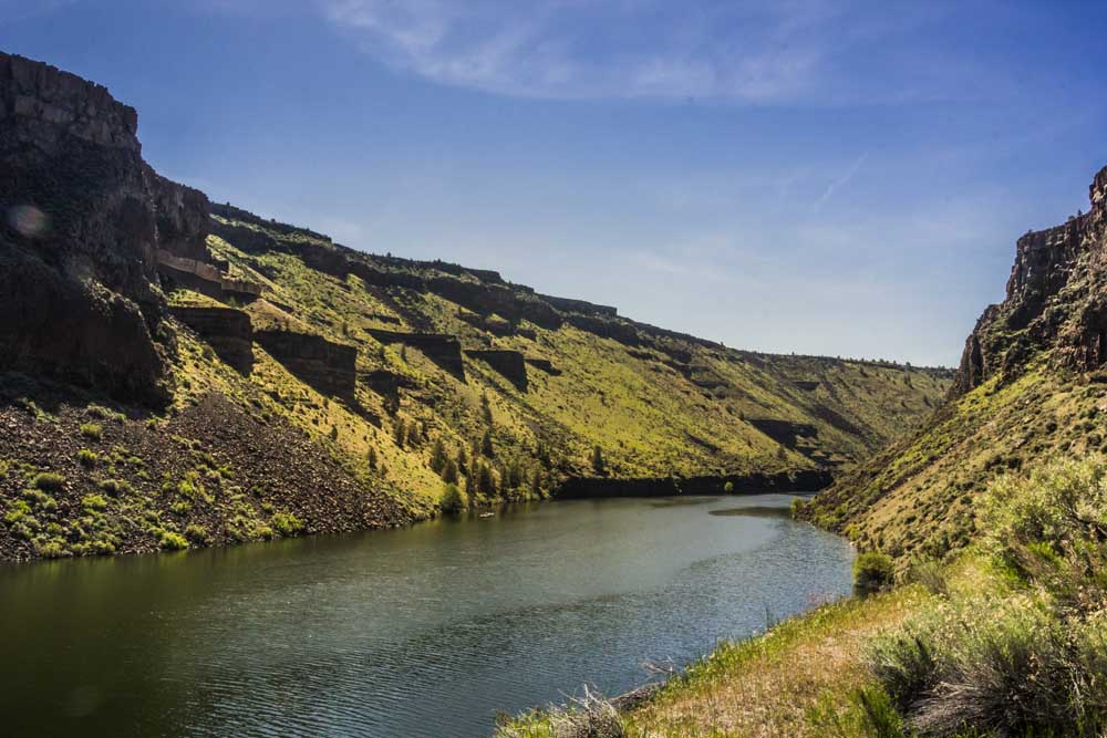 Elevated cyanotoxin levels in Lake Billy Chinook prompt health warning ...