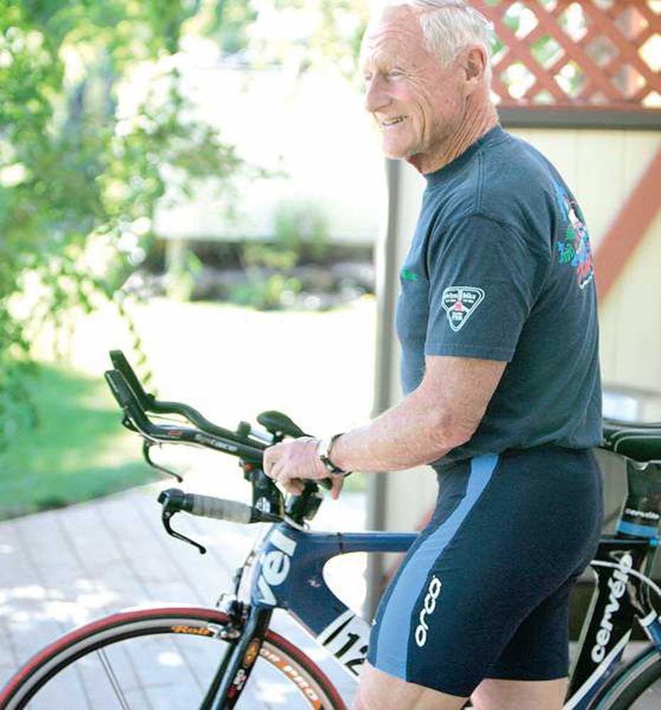 Redmond author writes biography of Lew Hollander, a 92-year-old ...