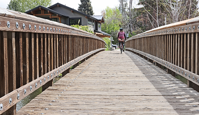 Bend Park & Rec raises plan to replace Columbia Park pedestrian bridge ...