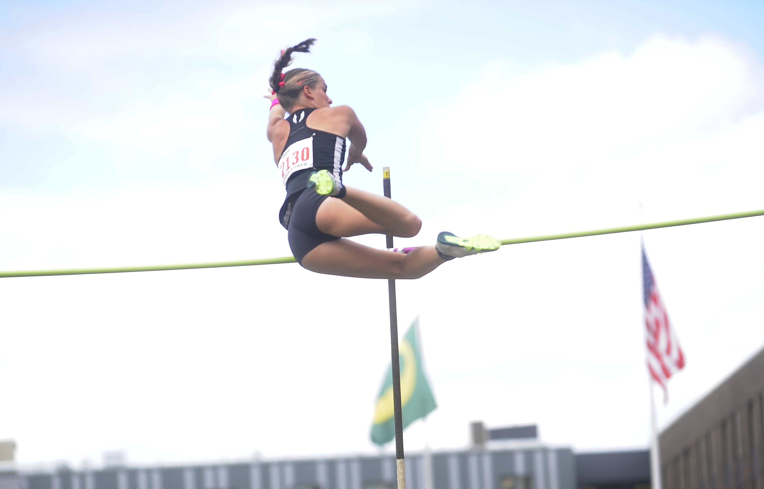 Sisters pole vaulter wins Class 3A state title and matches meet record ...