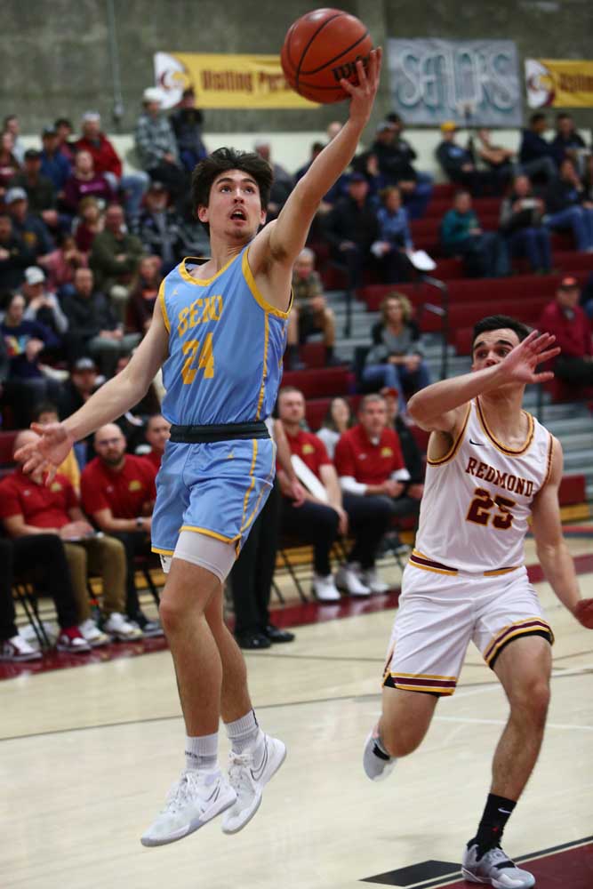 Lava Bears survive Redmond to remain unbeaten in IMC boys basketball ...