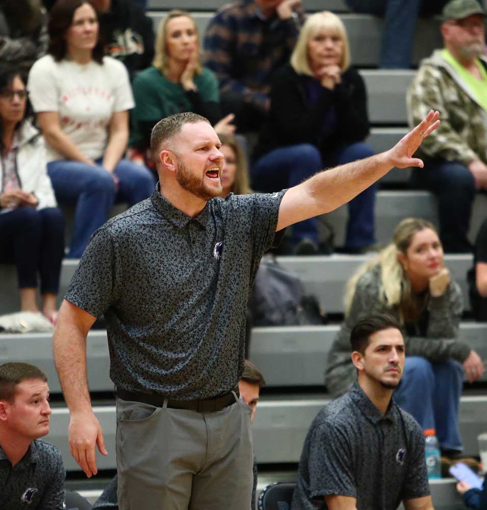 Prep basketball: Ridgeview boys pull away late to take down Pendleton ...