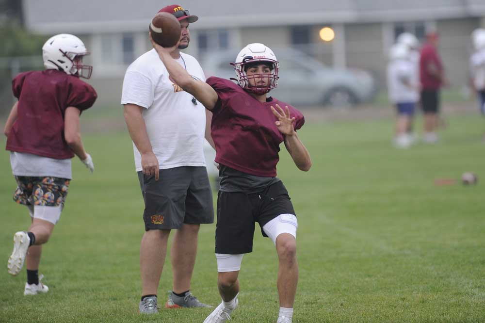 Newcomer Jace Eveland helps solidify Redmond offensive line | The Bulletin