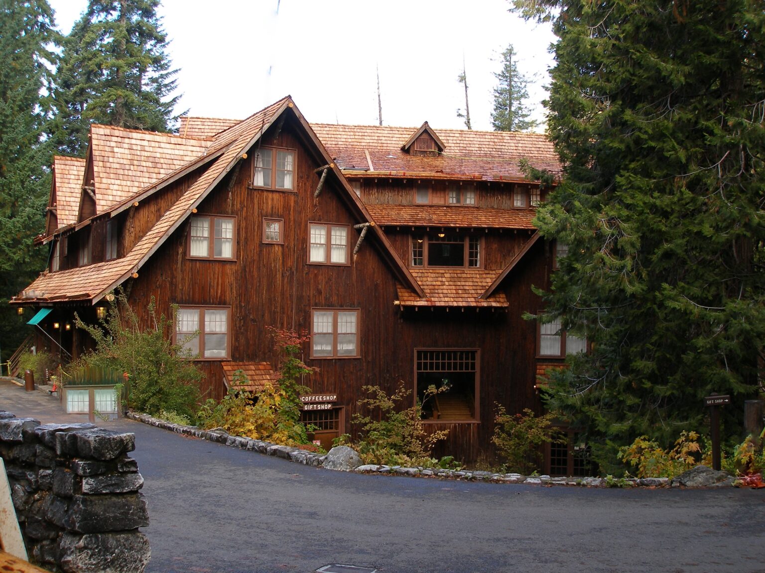 Oregon lawmakers tuck $1 billion into late-session ‘Christmas tree ...