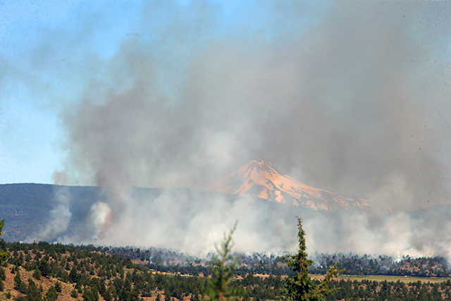 Hugs and tears: Crooked River Ranch residents flee Alder Springs ...