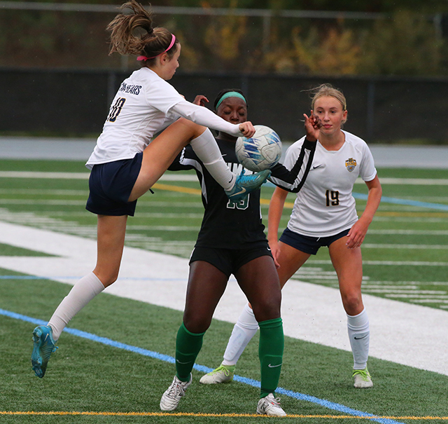 Summit and Bend High girls soccer battle to a 1-1 draw | The Bulletin