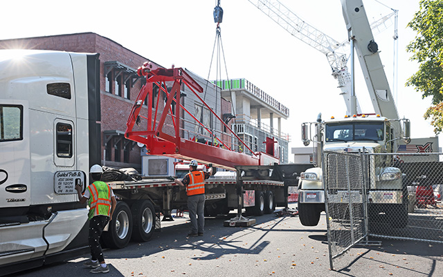 Crane removal a milestone for Deschutes County Courthouse expansion ...