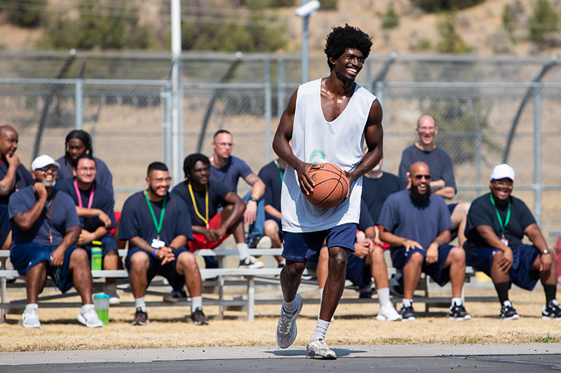 Former inmate and college basketball player brings hope and hoops to ...