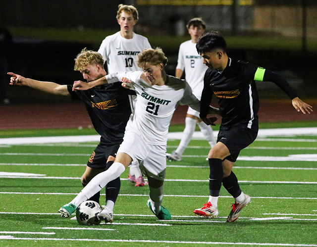 Six second-half goals lead Summit boys soccer over Redmond | The Bulletin