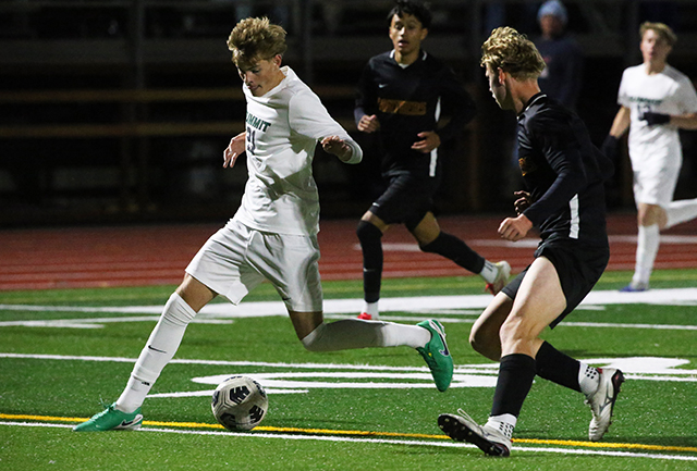 Six second-half goals lead Summit boys soccer over Redmond | The Bulletin