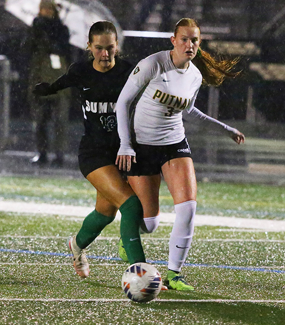 Summit and Bend High advance to Class 5A girls soccer state ...