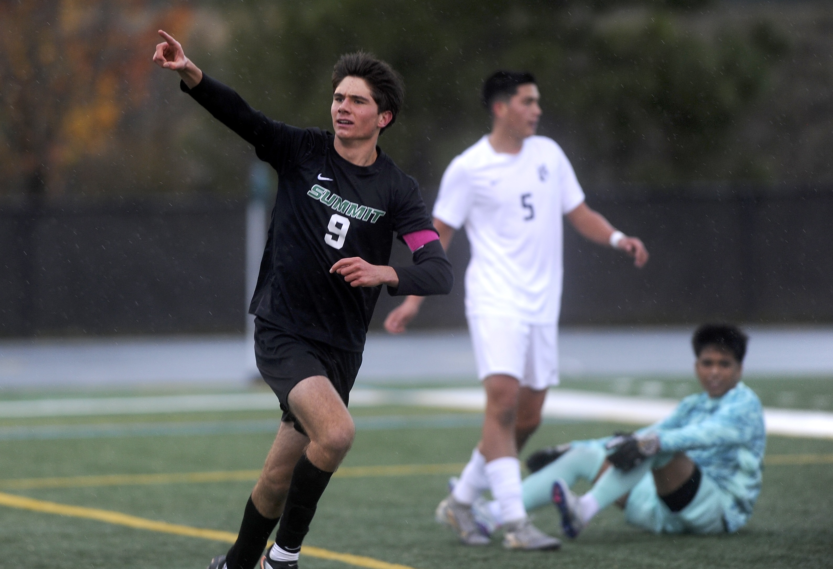 Summit boys soccer dominates Canby 5-0 to advance; Redmond, Bend ...